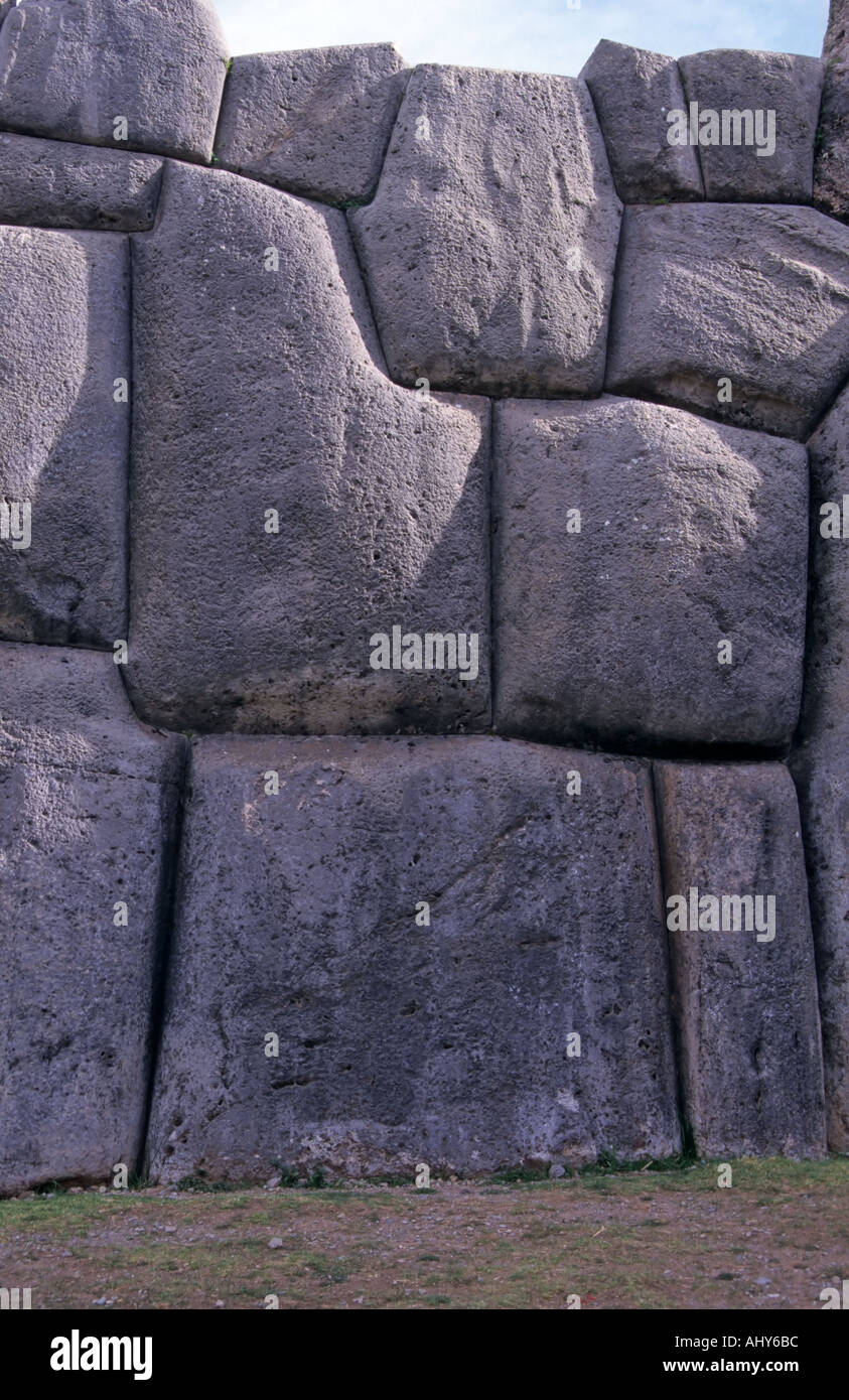 Sacsayhuaman inca ruins large stone hi-res stock photography and images ...