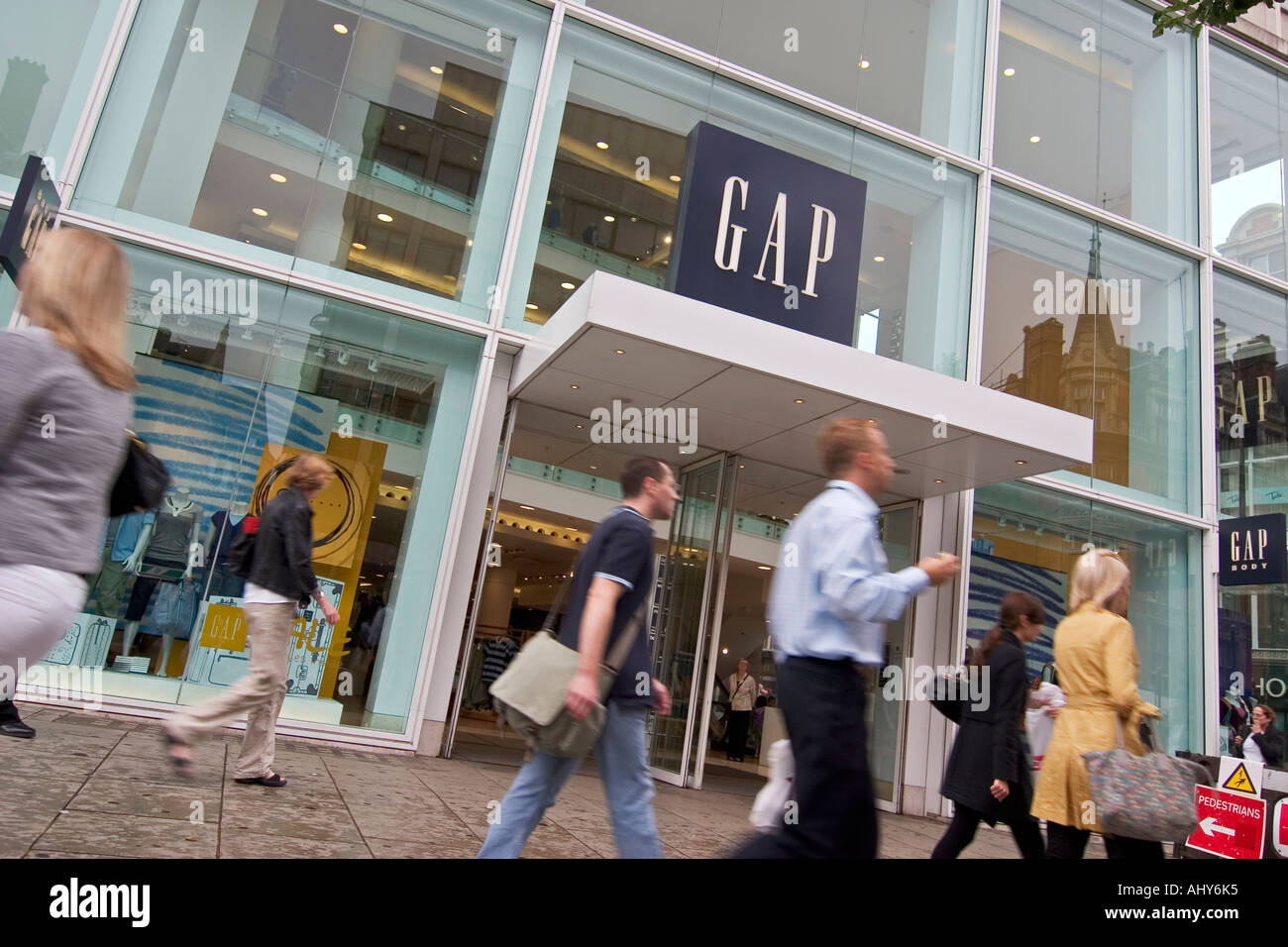 Gap clothes store on Oxford Street Stock Photo - Alamy