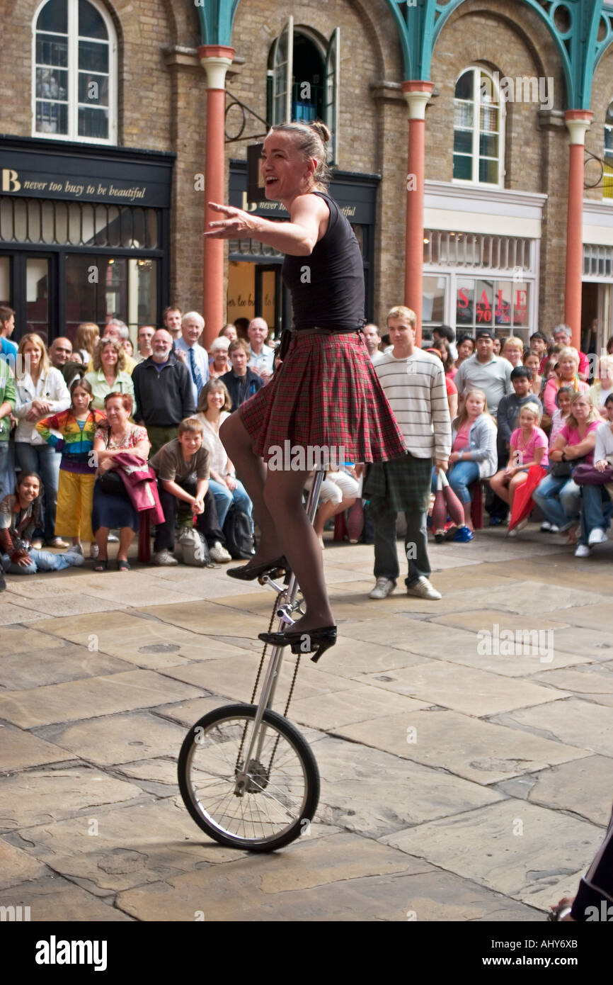 Covent garden performer hi-res stock photography and images - Alamy