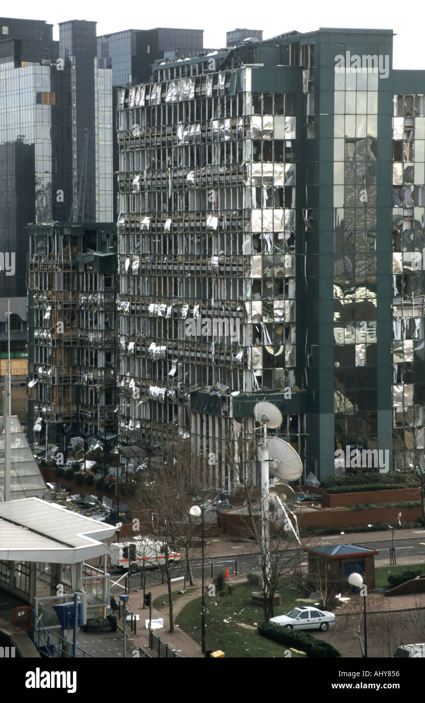 1996 Docklands South Quay bombing near Canary Wharf office buildings ...