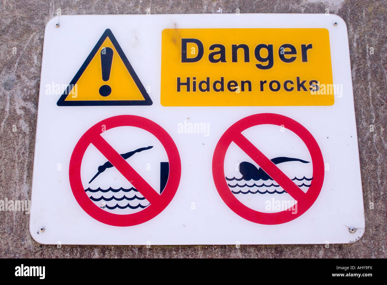 Diving rocks sign hi-res stock photography and images - Alamy
