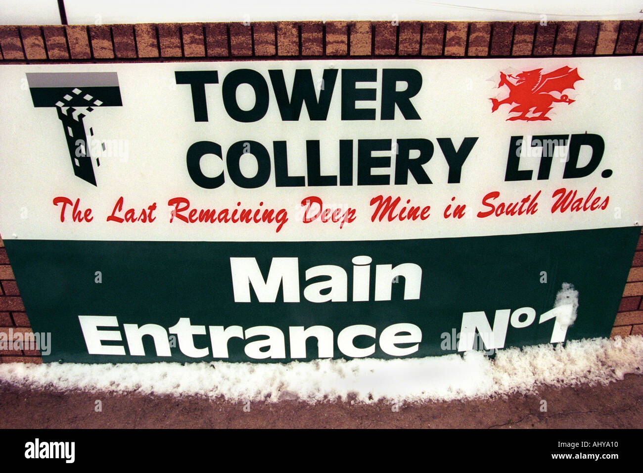 1990s signage hi-res stock photography and images - Alamy