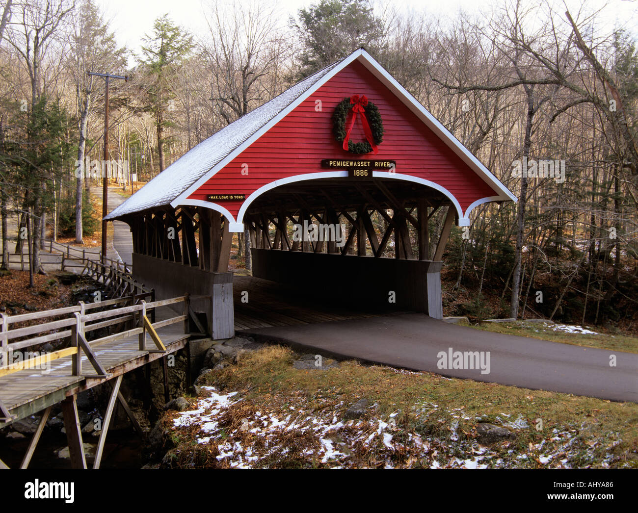 Flume covered bridge 1886 hi-res stock photography and images - Alamy