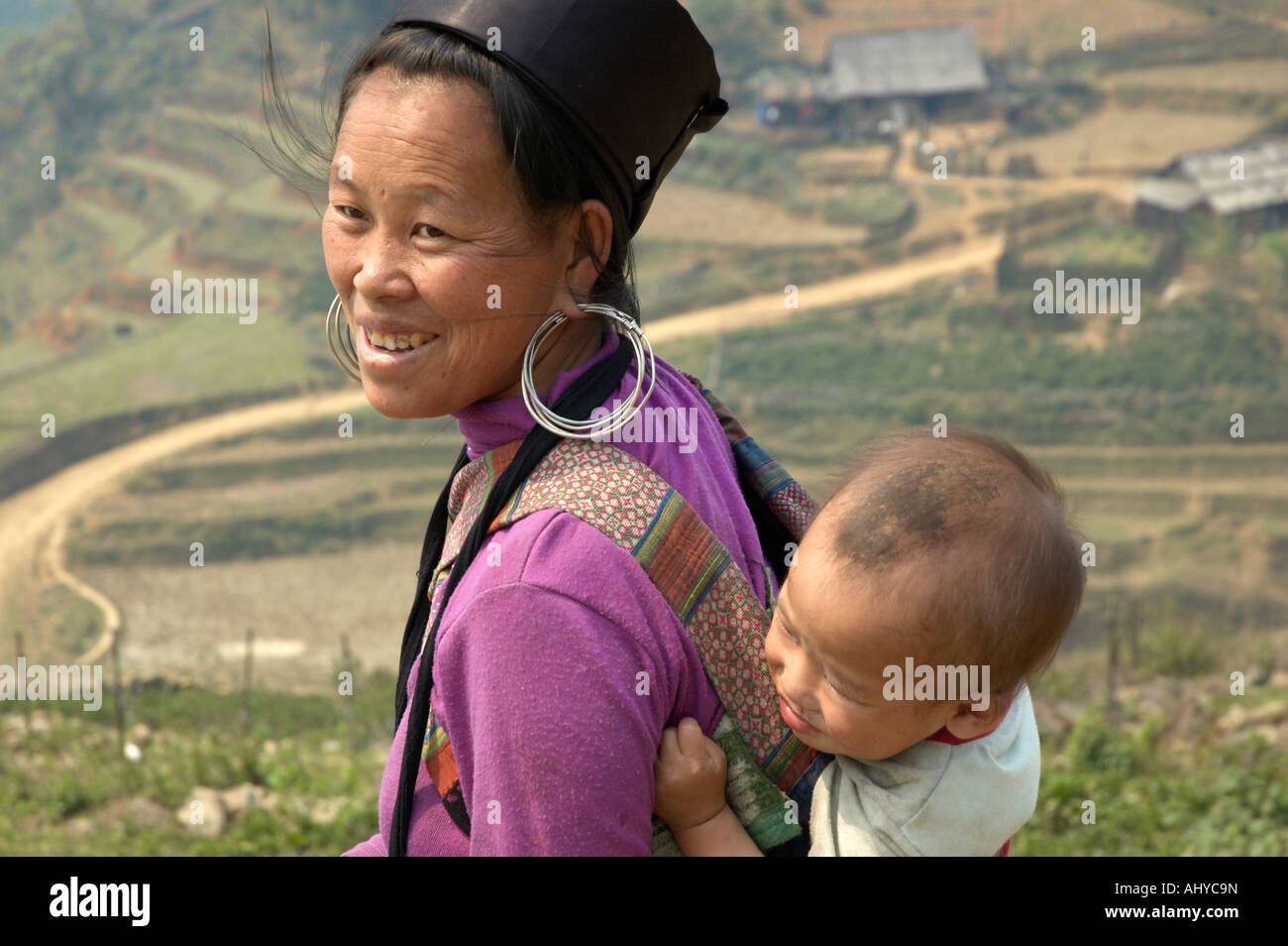 Mother and Baby from the Black Hmong Hill Tribe, Sapa, Vietnam Stock ...