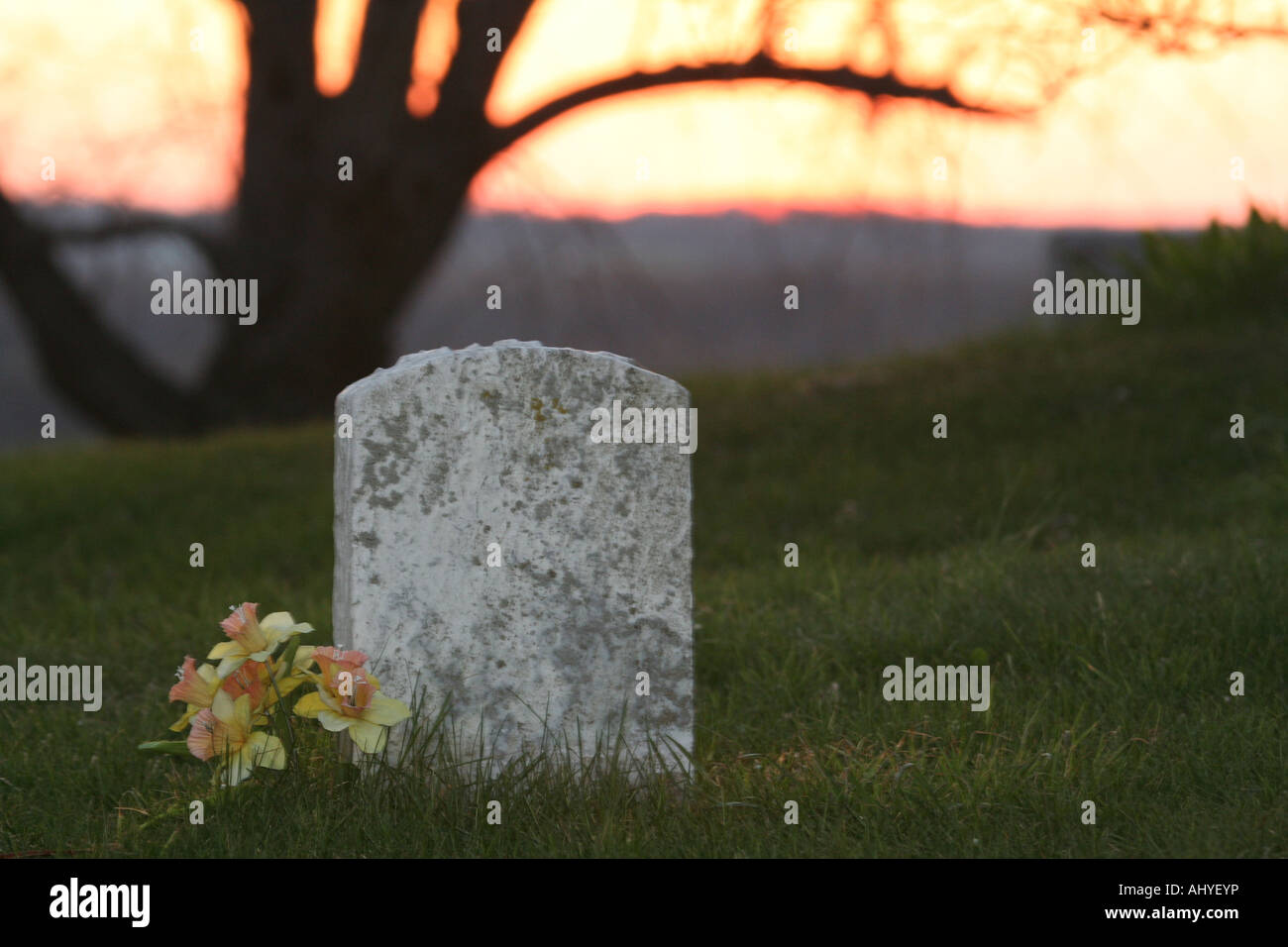 Headstone sun hi-res stock photography and images - Alamy