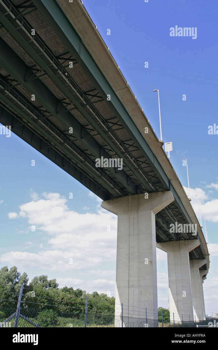 Queen elizabeth ii cable bridge hi-res stock photography and images - Alamy