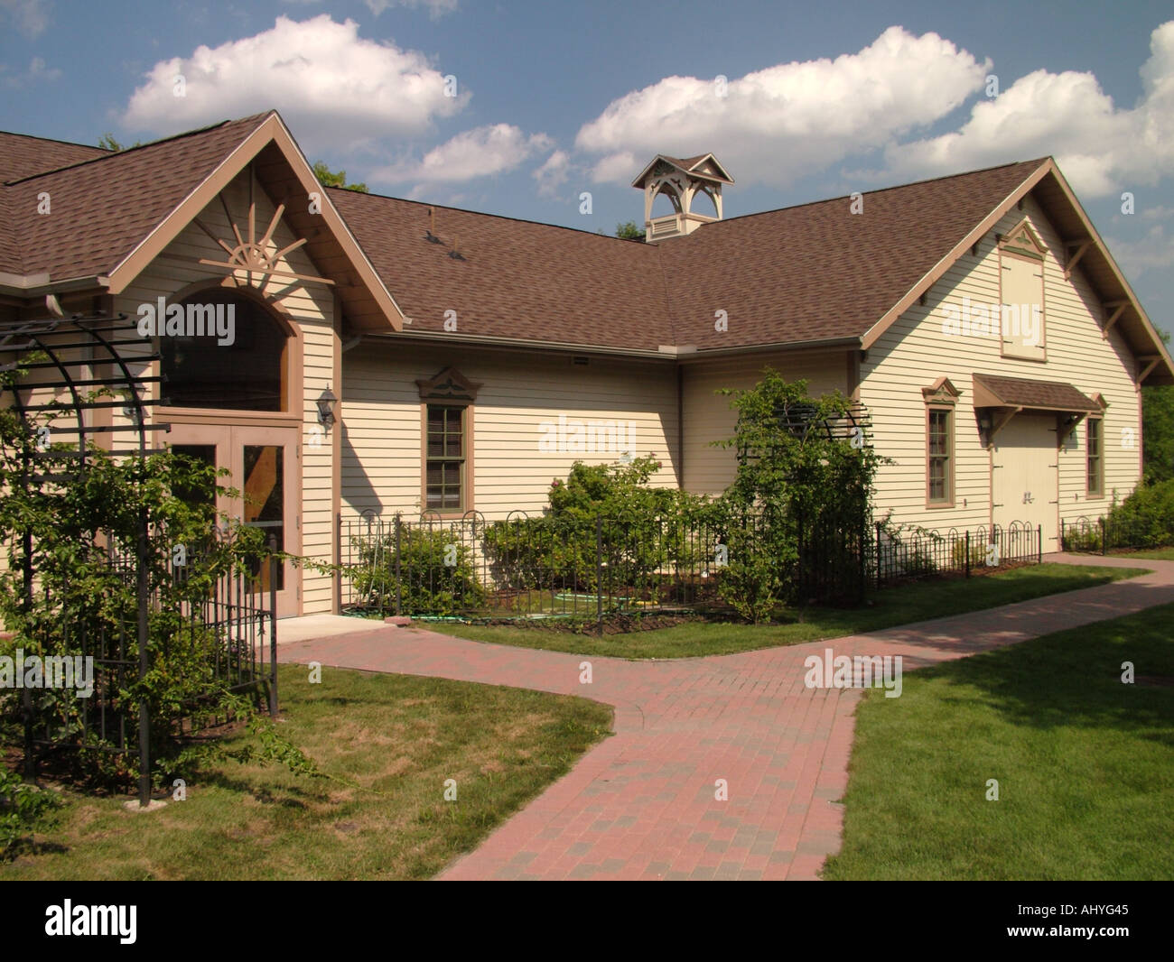 Midland country houses hi-res stock photography and images - Alamy