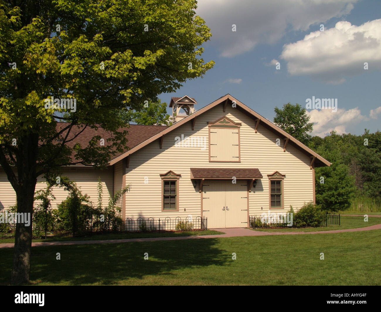 Midland country houses hi-res stock photography and images - Alamy