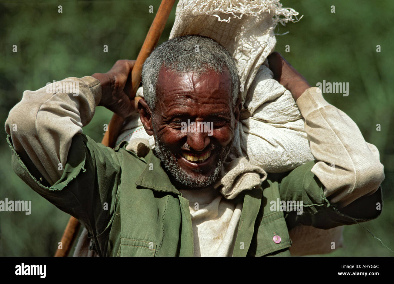 African man, rural, elderly hi-res stock photography and images - Alamy