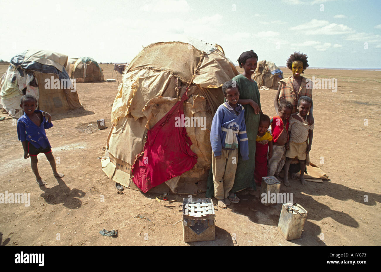 Somalian woman and children hi-res stock photography and images - Alamy