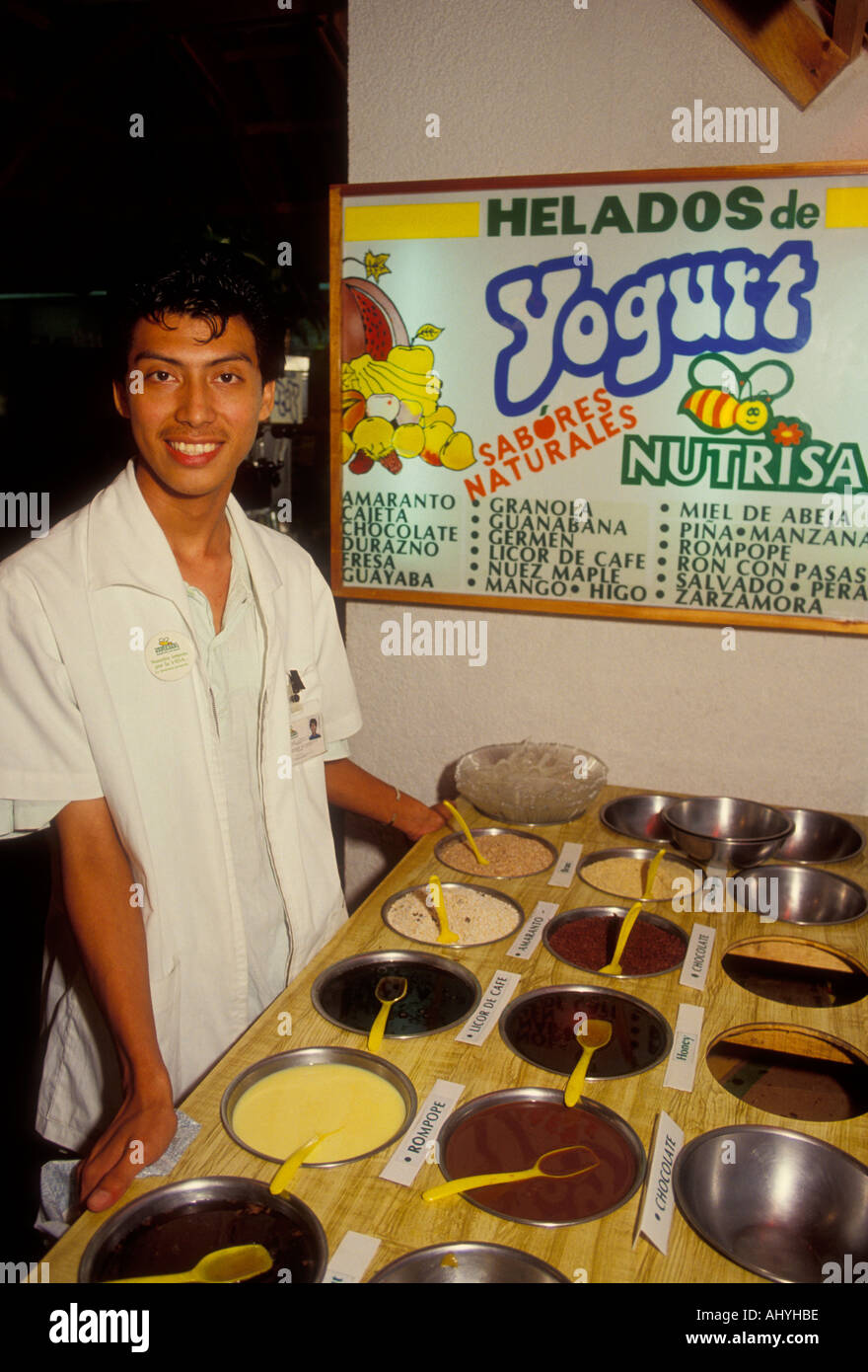 Shop clerks hi-res stock photography and images - Alamy