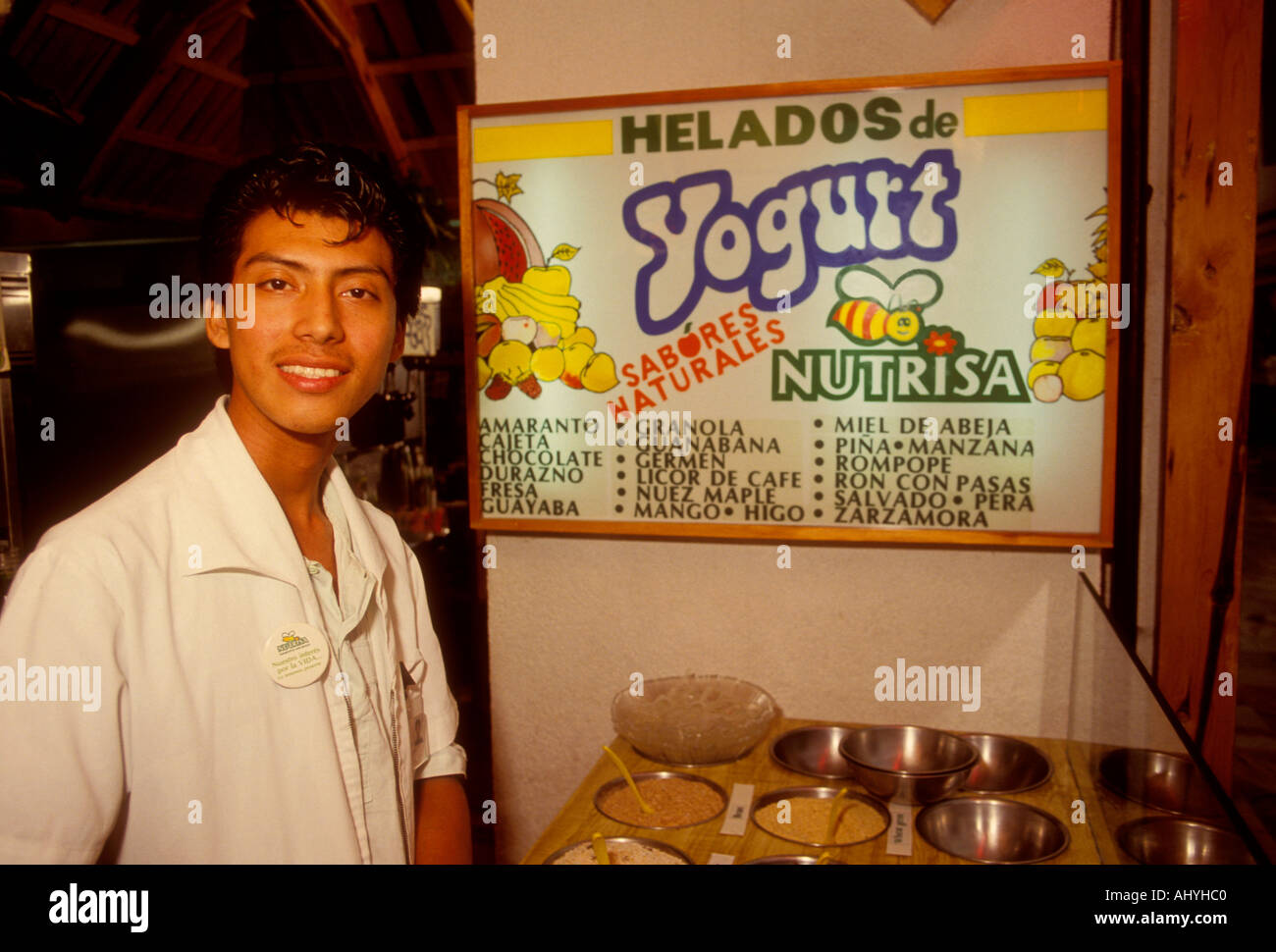 Helados de yogurt hi-res stock photography and images - Alamy