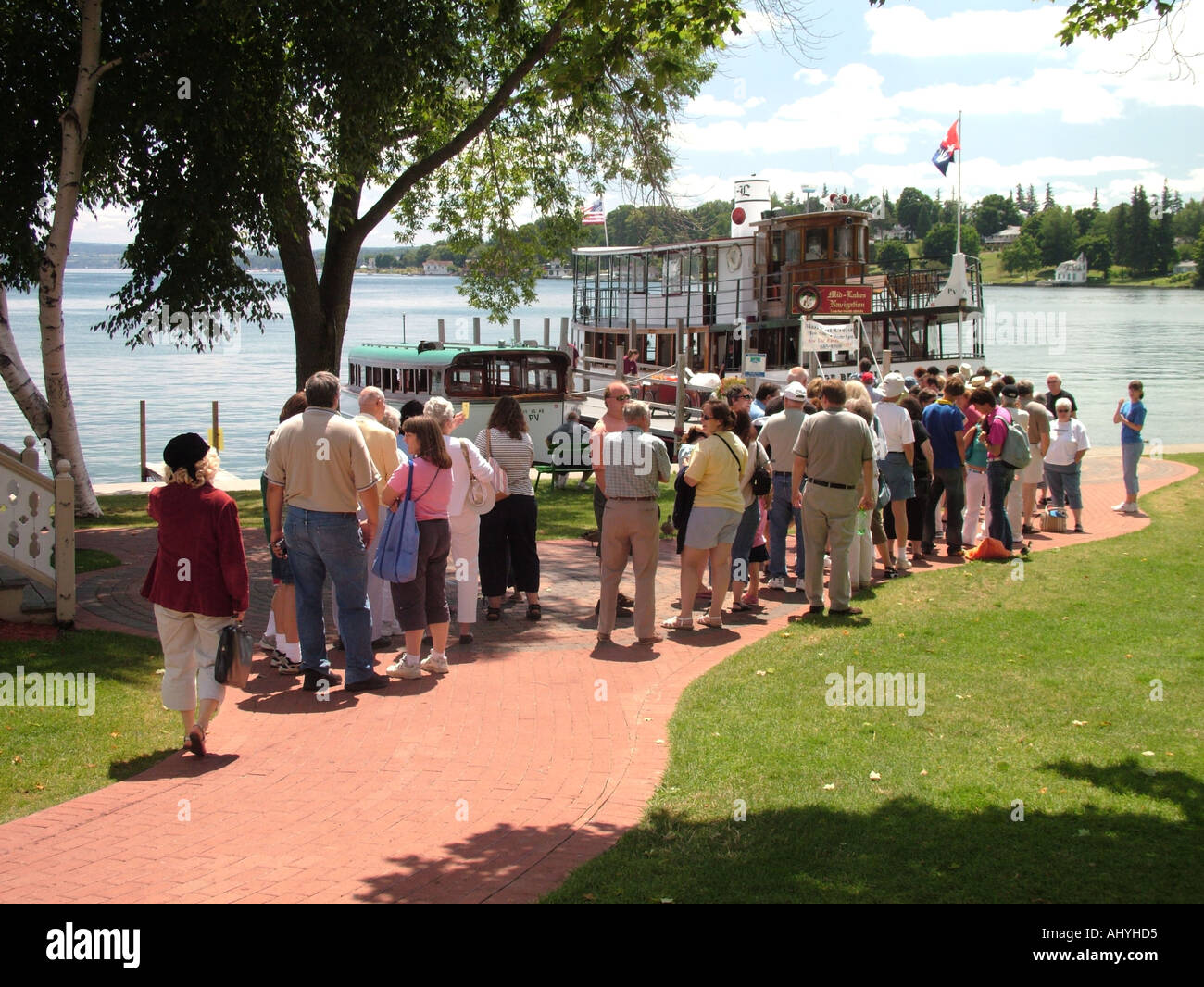 Judge ben wiles sightseeing boat hi-res stock photography and images ...