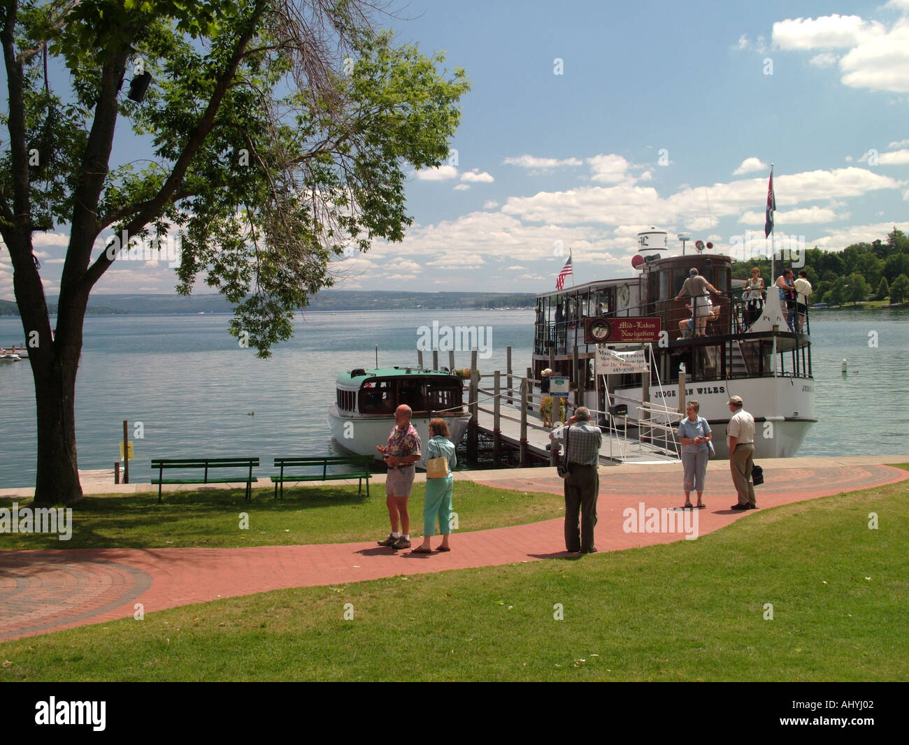 Judge ben wiles sightseeing boat hi-res stock photography and images ...