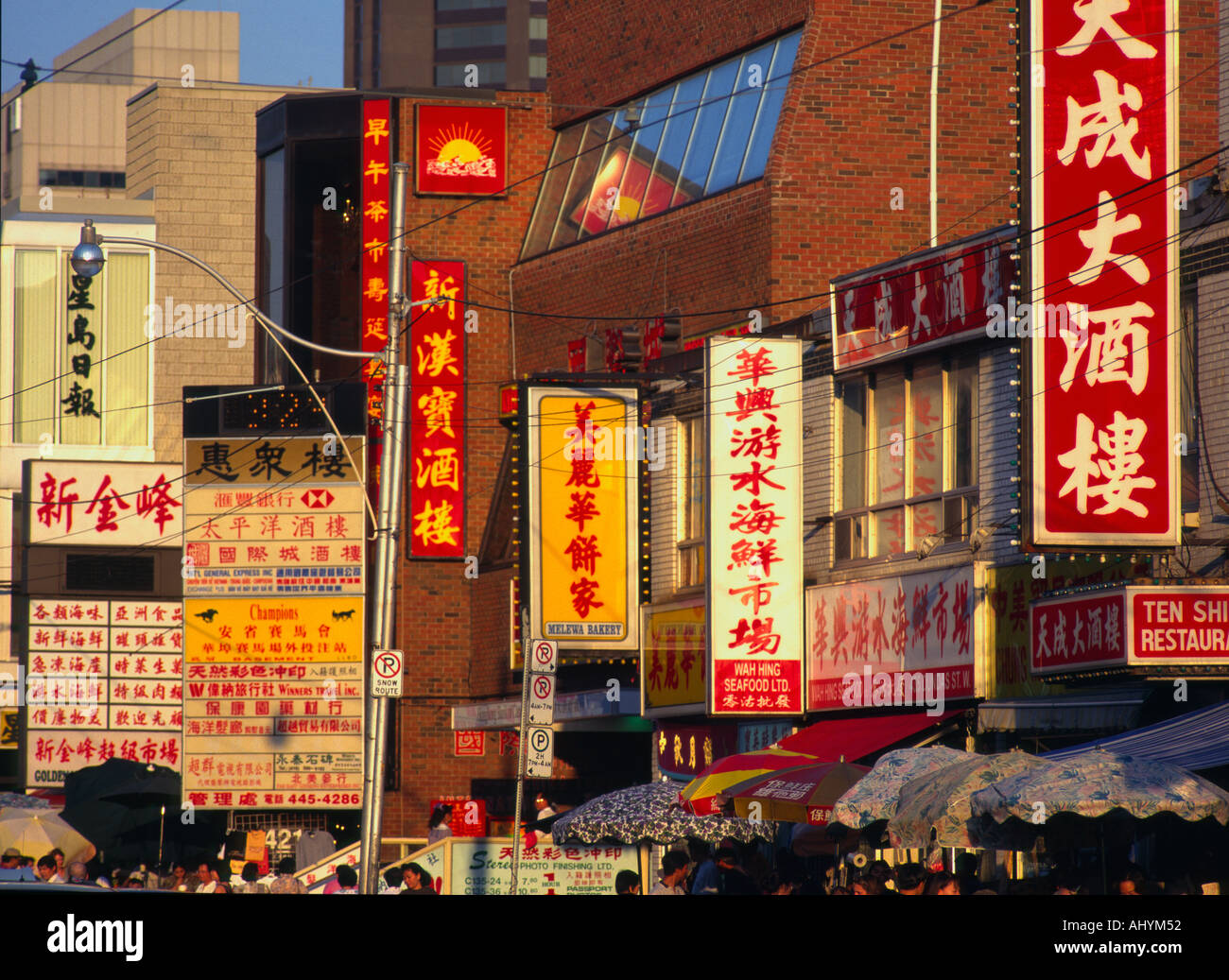 Business signs in chinatown hi-res stock photography and images - Alamy