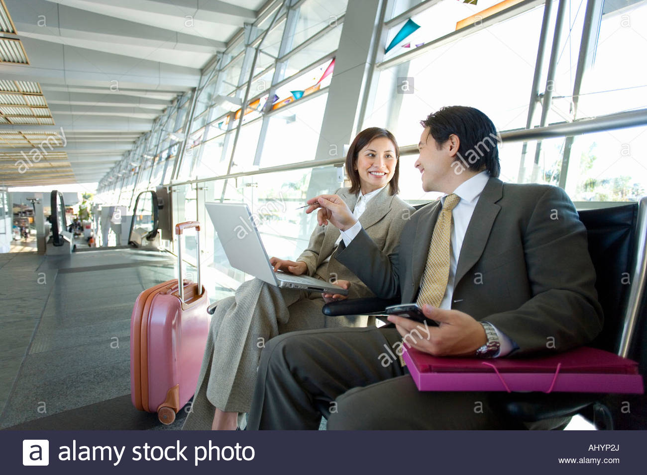 Woman Sitting In Airport Lounge Stock Photos & Woman Sitting In Airport ...