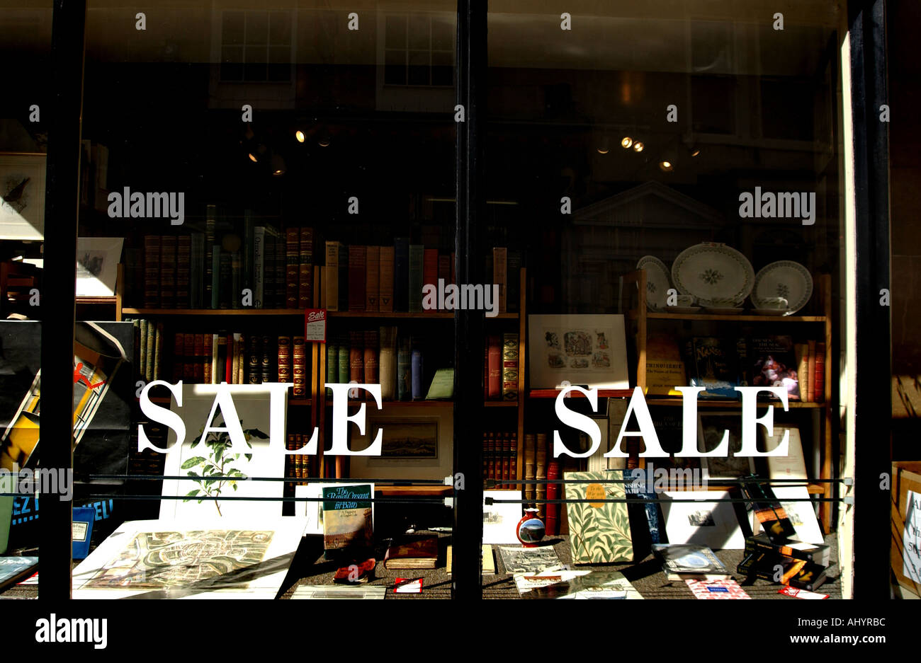 Book shop signs hi-res stock photography and images - Alamy