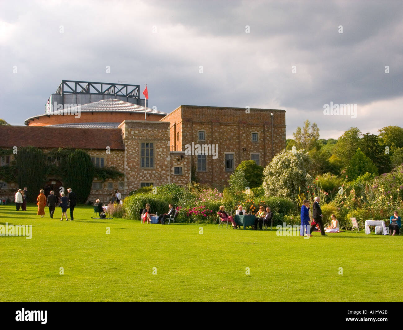 Glyndebourne opera season hi-res stock photography and images - Alamy