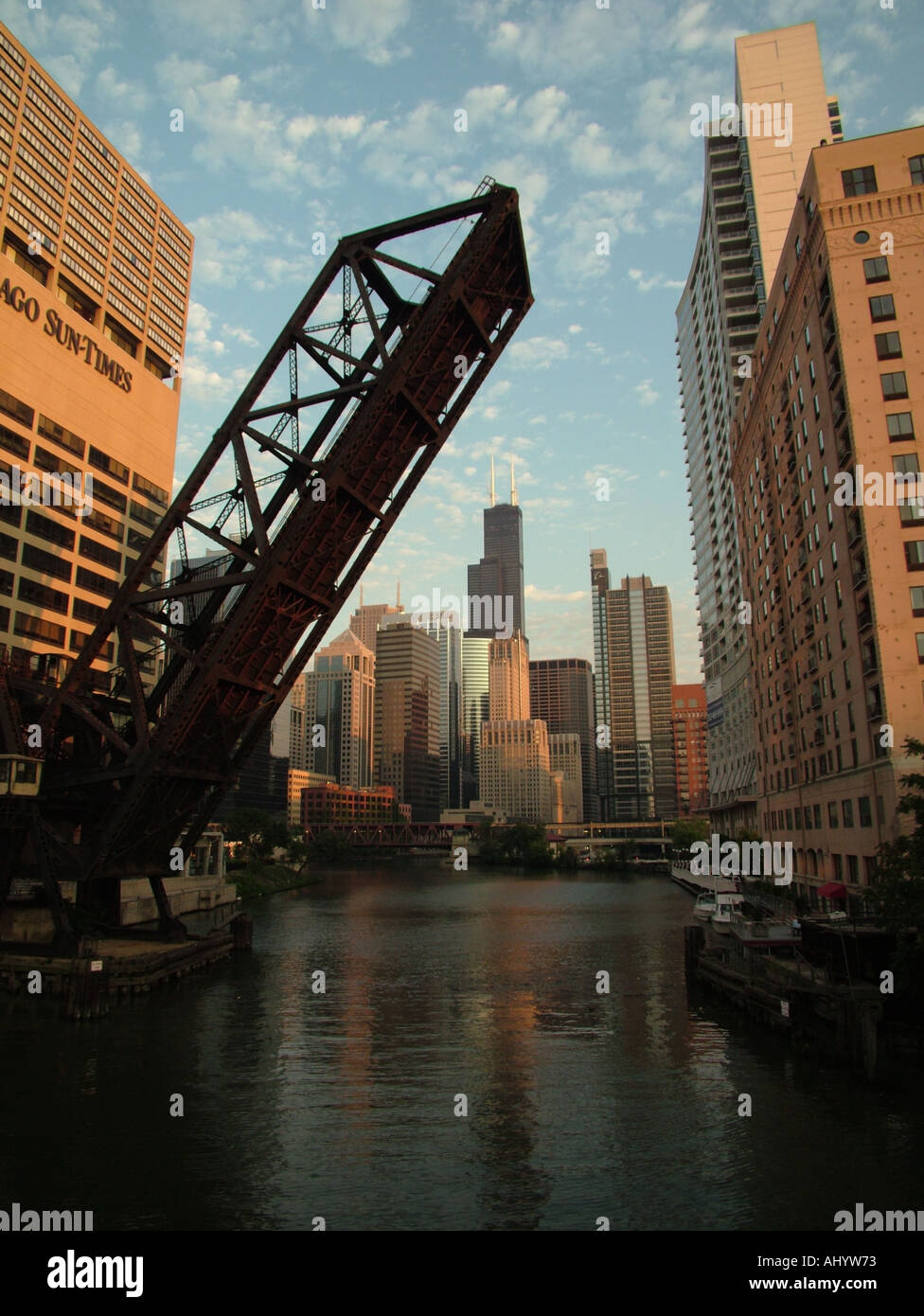 Raised drawbridge chicago illinois hi-res stock photography and images ...