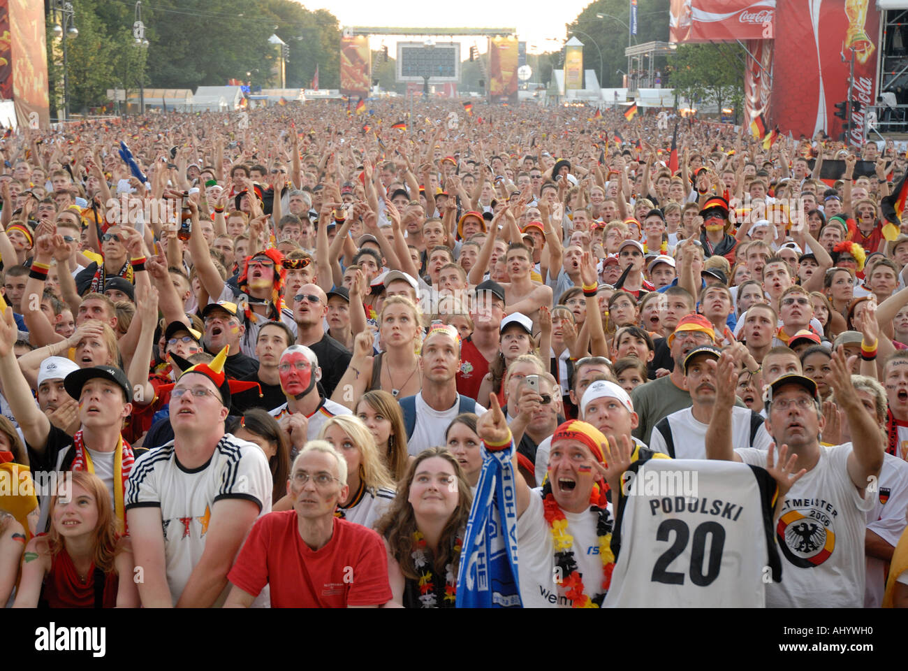 Football fans cheering at match hi-res stock photography and images - Alamy