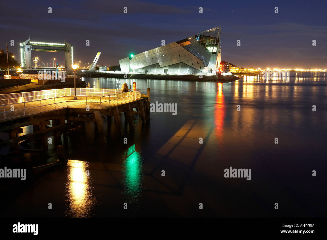 Deep aquarium tidal barrier hi-res stock photography and images - Alamy