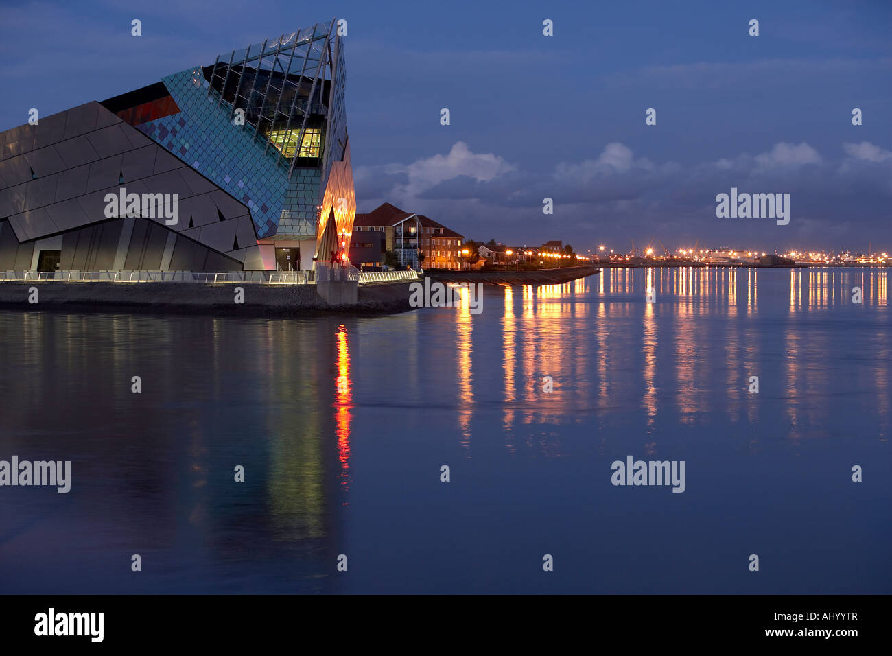 Deep aquarium at night hi-res stock photography and images - Alamy