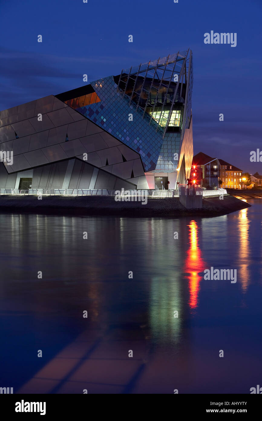 Deep aquarium at night hi-res stock photography and images - Alamy