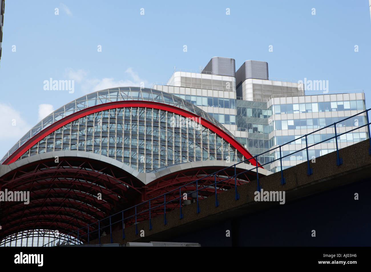 Canary Wharf underground station atrium London Stock Photo - Alamy