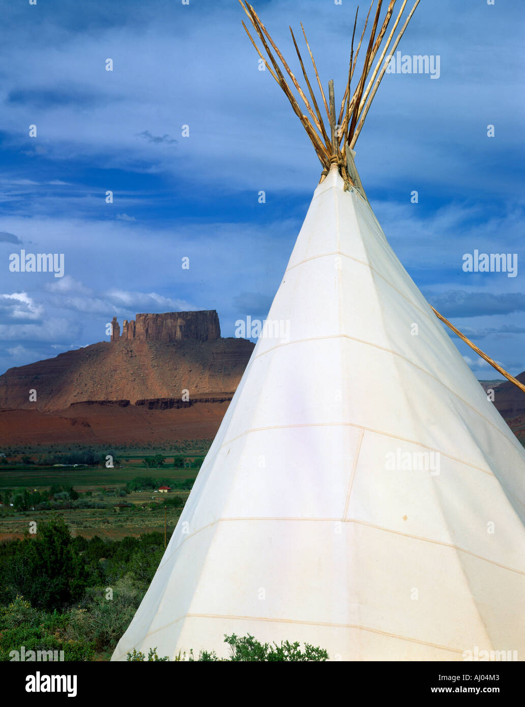 Native indian teepee tent hi-res stock photography and images - Alamy