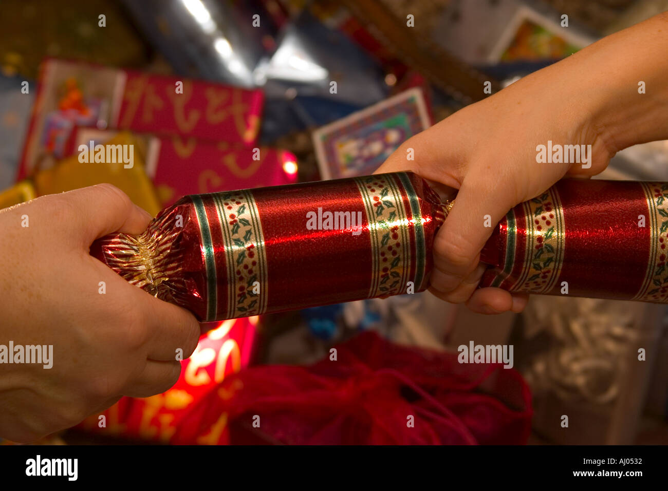 hands pulling christmas cracker Stock Photo - Alamy