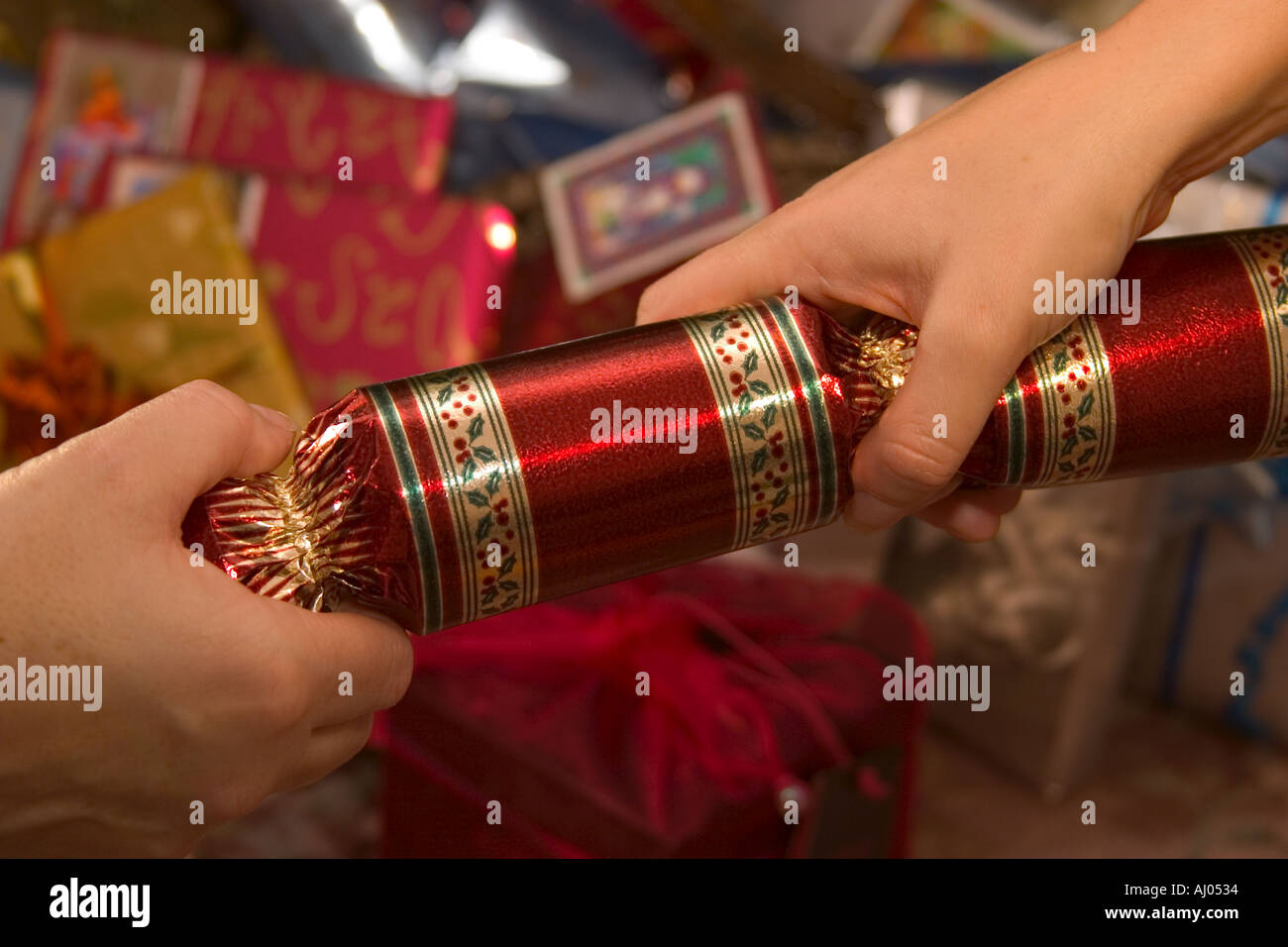 hands pulling christmas cracker Stock Photo - Alamy