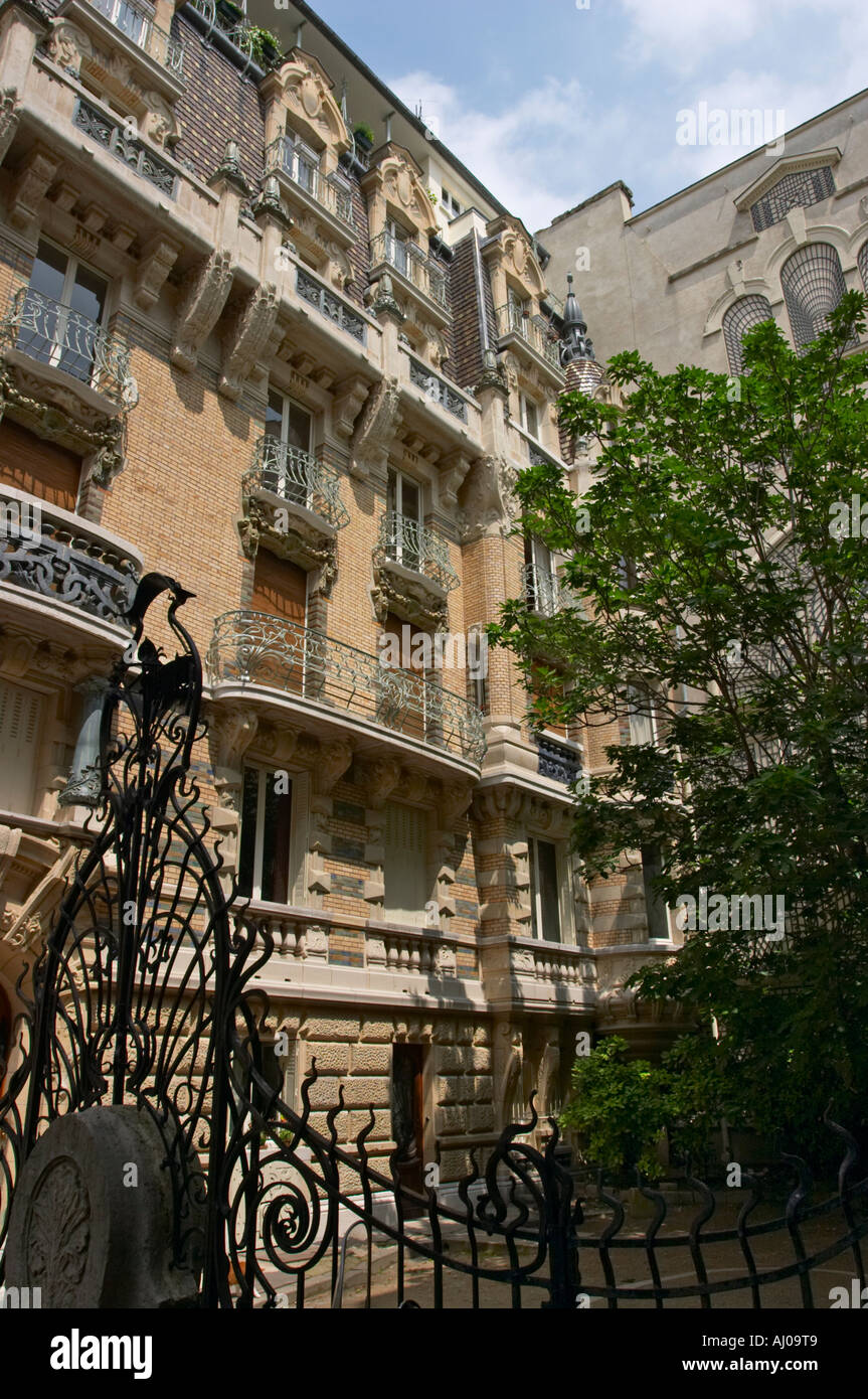 3 Square Rapp (1899), Paris, France; constructed by famous Art Nouveau ...