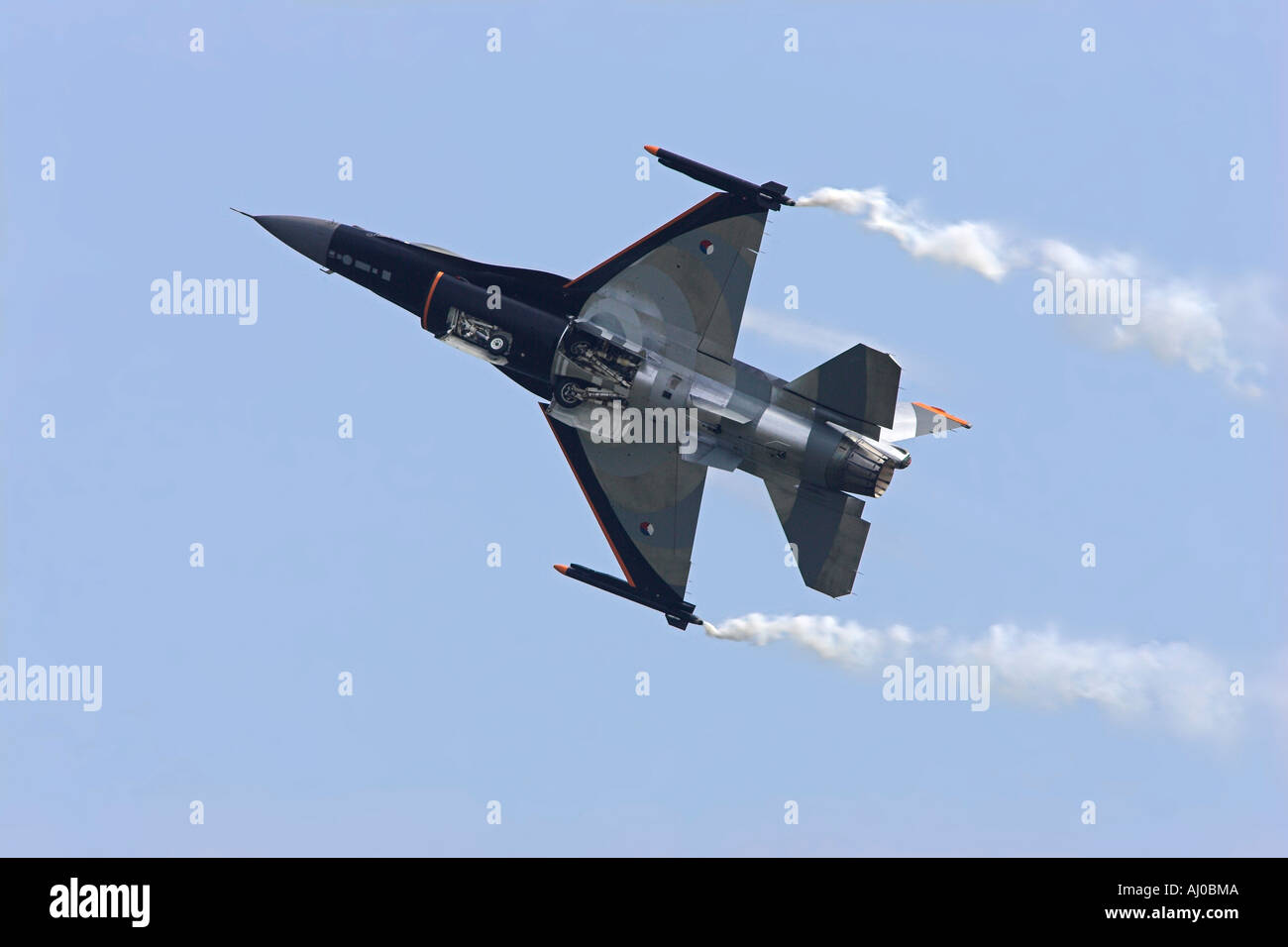 lockheed martin f16 fighting falcon Stock Photo - Alamy