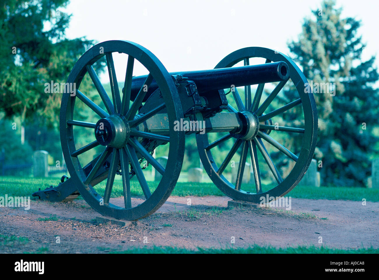 Civil War era cannon in a cemetery Gettysburg PA Stock Photo - Alamy