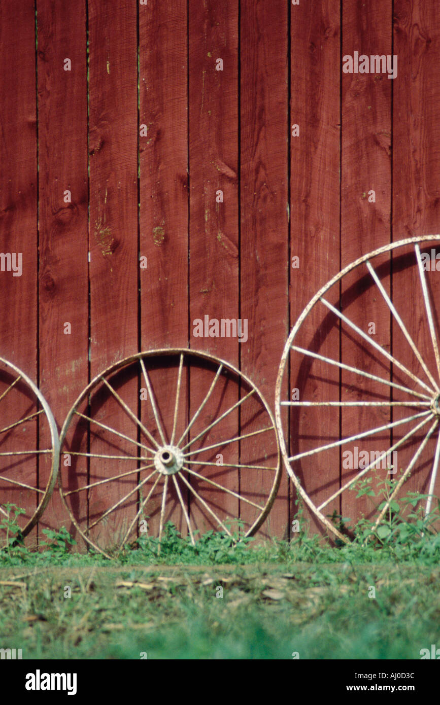 Wagon wheels against red barn hi-res stock photography and images - Alamy
