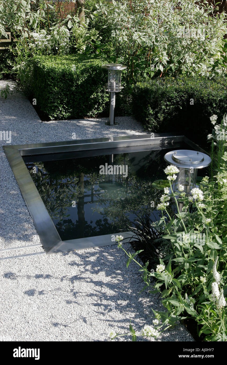 Hampton court palace pool garden hi-res stock photography and images ...