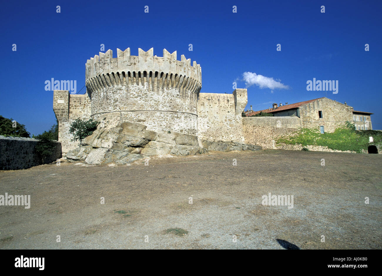 Merlon castle hi-res stock photography and images - Alamy