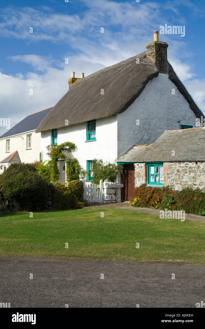A thatched cottage Stock Photo - Alamy