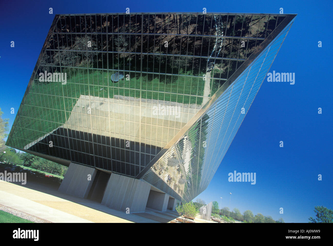 Mirrored design hi-res stock photography and images - Alamy