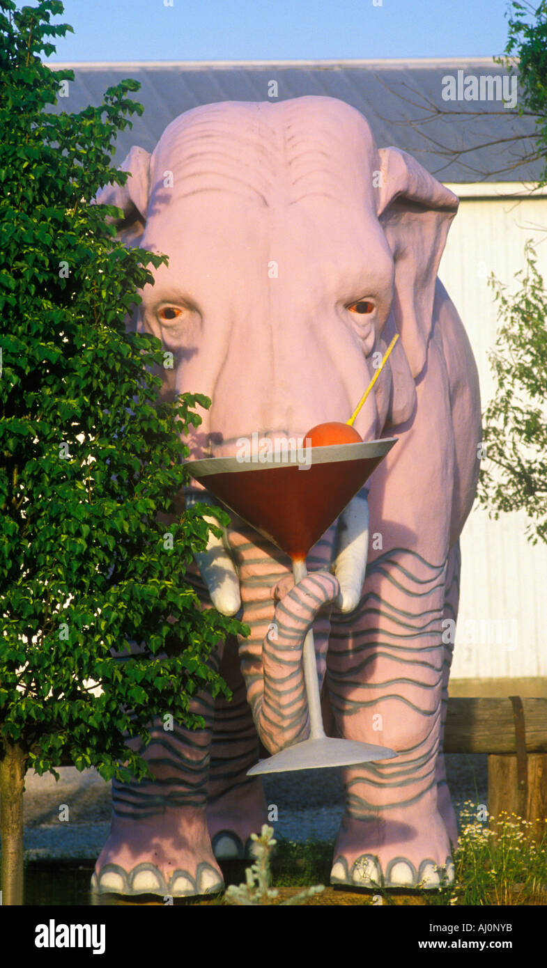 Giant pink elephant hi-res stock photography and images - Alamy