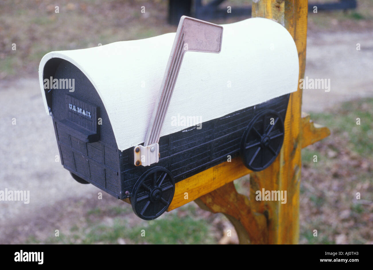 A covered wagon mailbox Stock Photo - Alamy