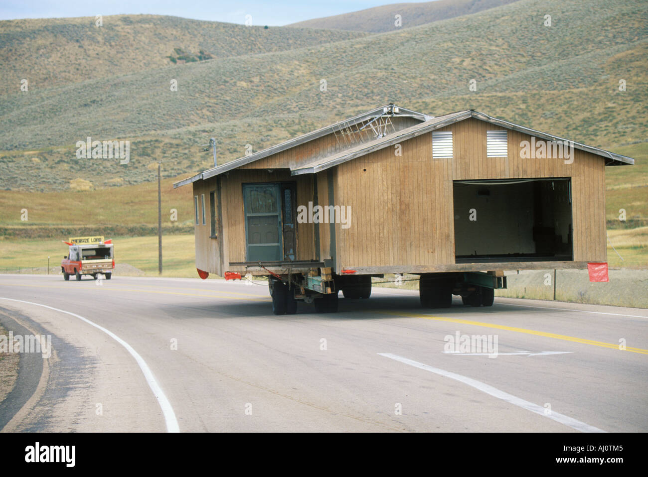 Relocated house on highway hi-res stock photography and images - Alamy