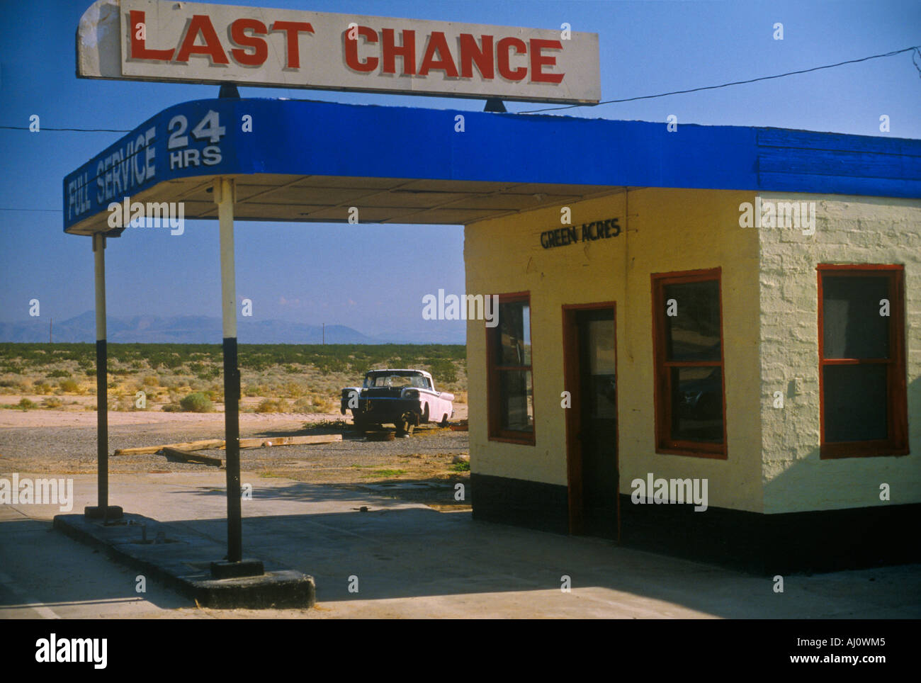 Full service station hi-res stock photography and images - Alamy