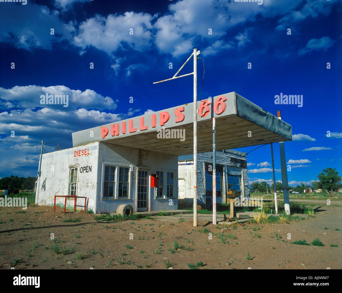 Phillips 66 Gas station along historic Route 66 AZ Stock Photo - Alamy