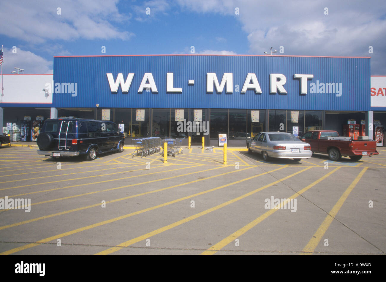 Exterior wal mart supercenter store in hi-res stock photography and ...