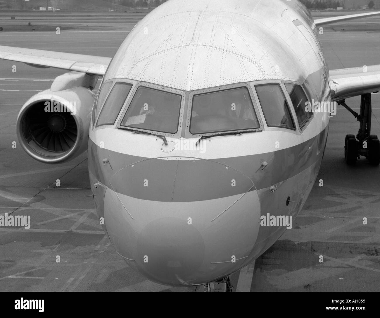 Modern jet aircraft Black and White Stock Photos & Images - Alamy