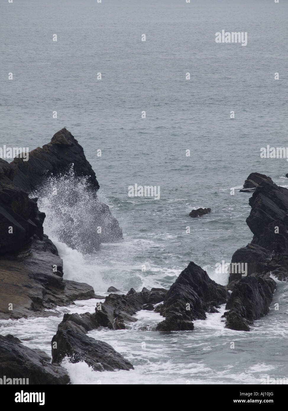 Sea crashing against rocks hi-res stock photography and images - Alamy