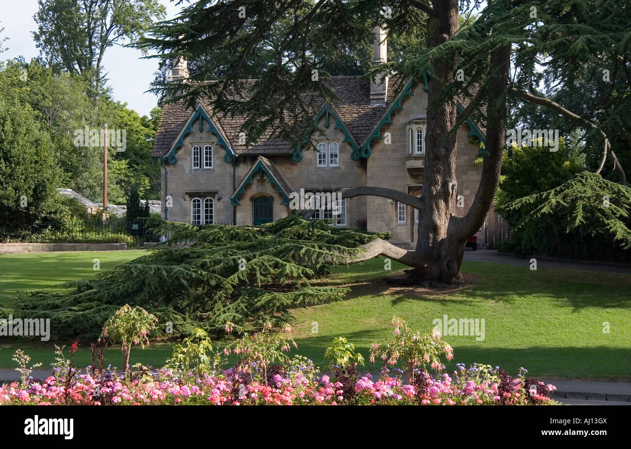 Park keepers cottage hi-res stock photography and images - Alamy