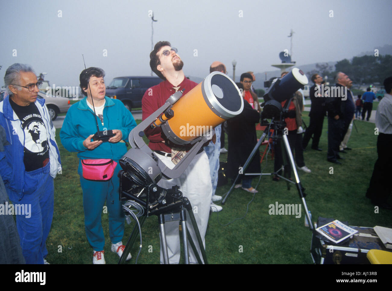 Amateur astronomers viewing a solar eclipse at Griffith Park ...