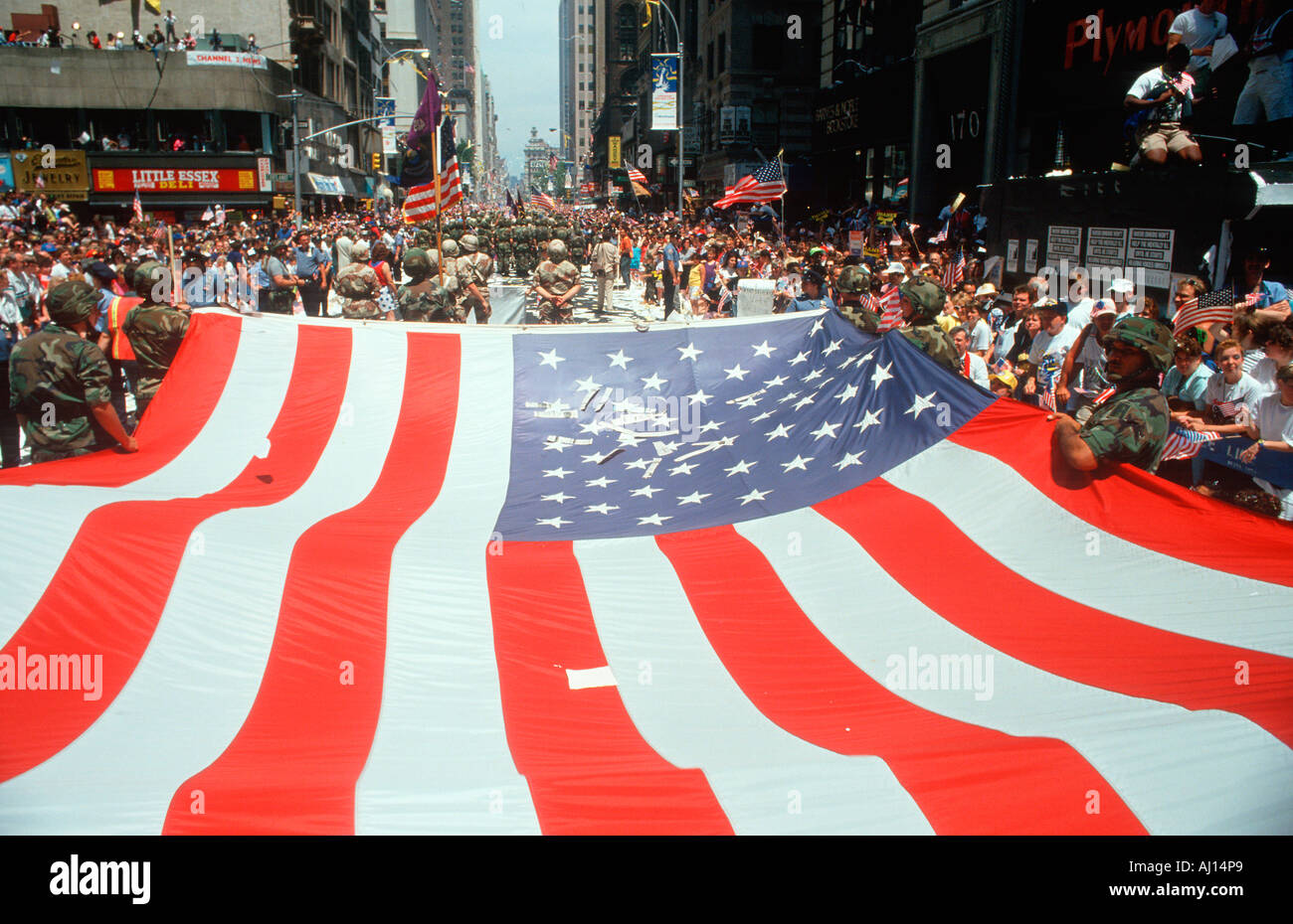 An oversized American flag being carried for Desert Storm parade NY ...